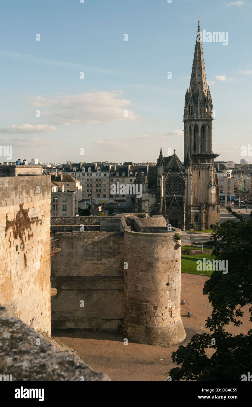Chateau gate hi-res stock photography and images - Alamy