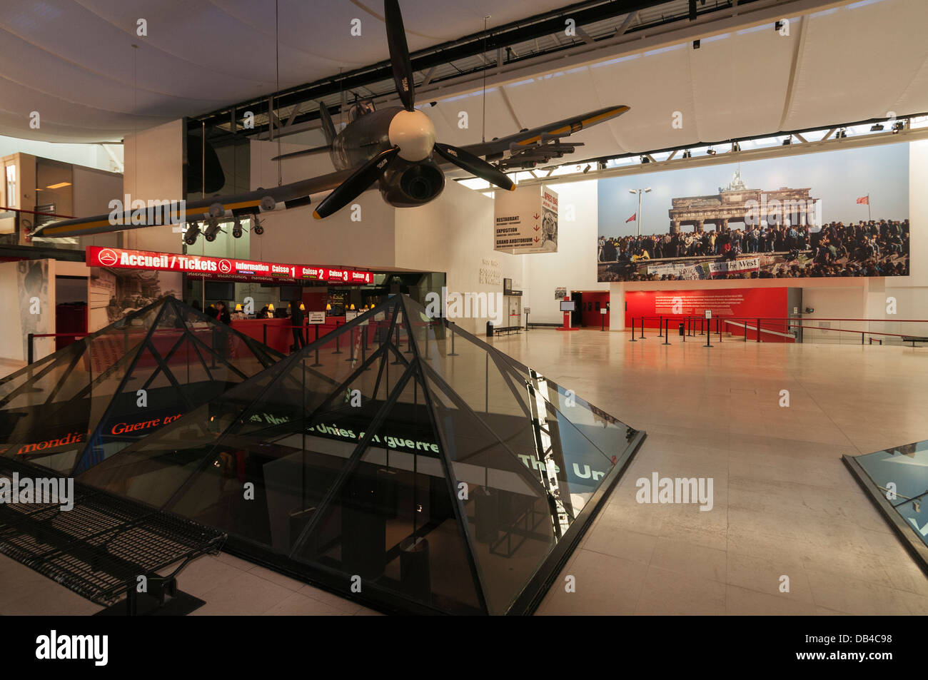 Elk211-1100 France, Normandy, Caen, WWII Memorial Stock Photo - Alamy
