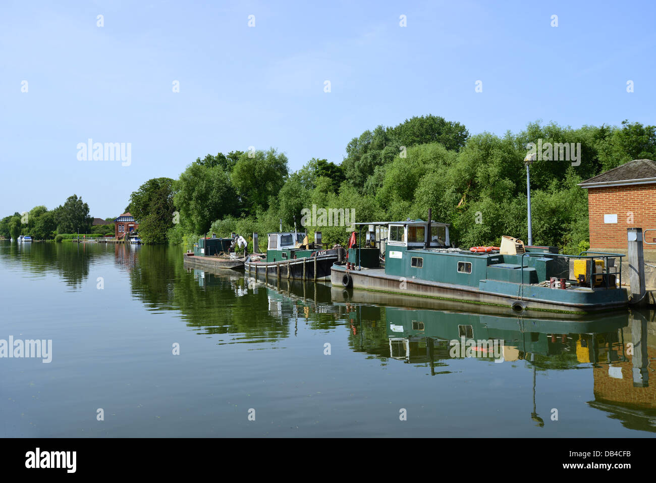 The runnymede on thames hotel hi-res stock photography and images - Alamy
