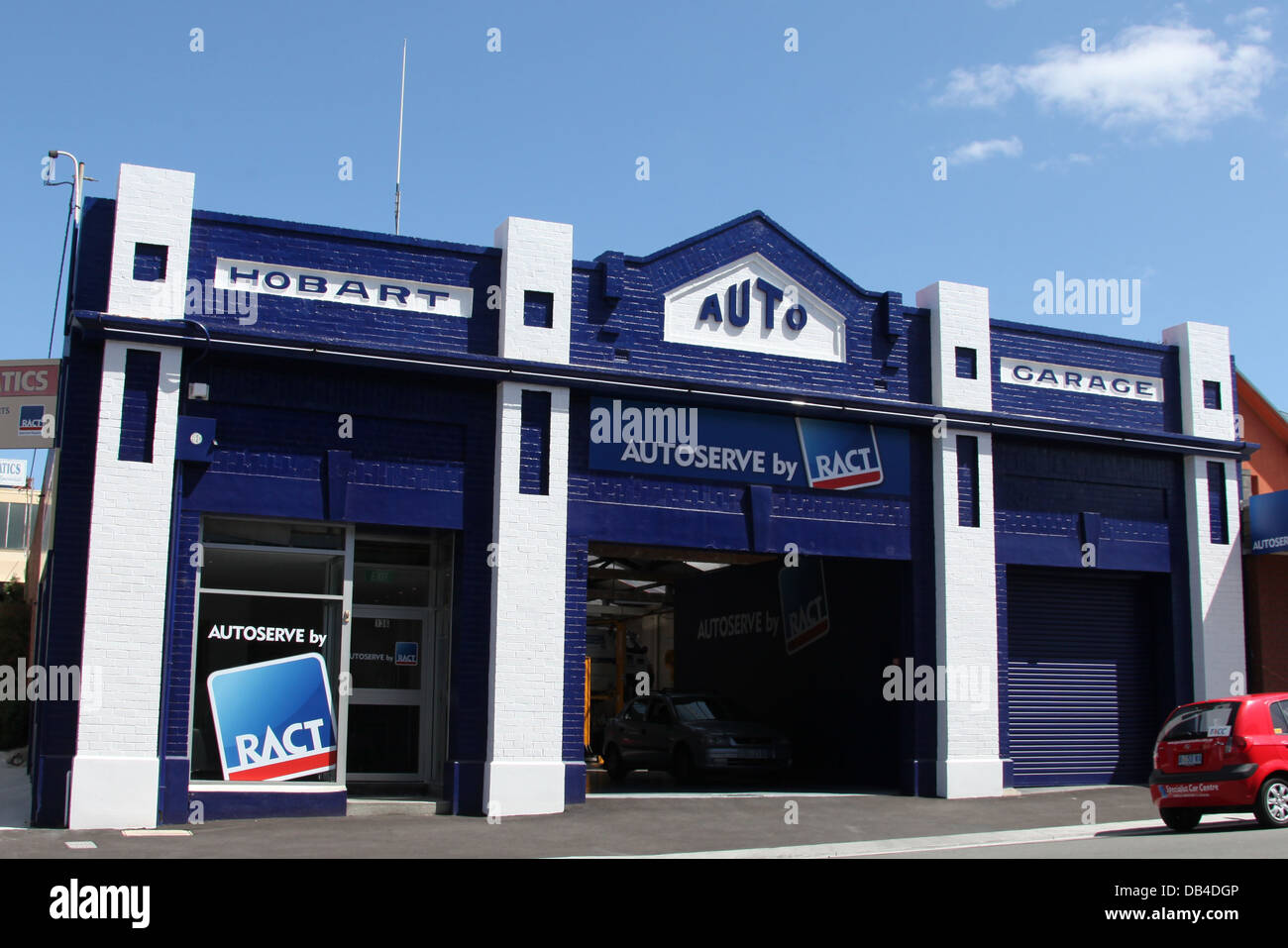 Repair garage exterior hi-res stock photography and images - Alamy