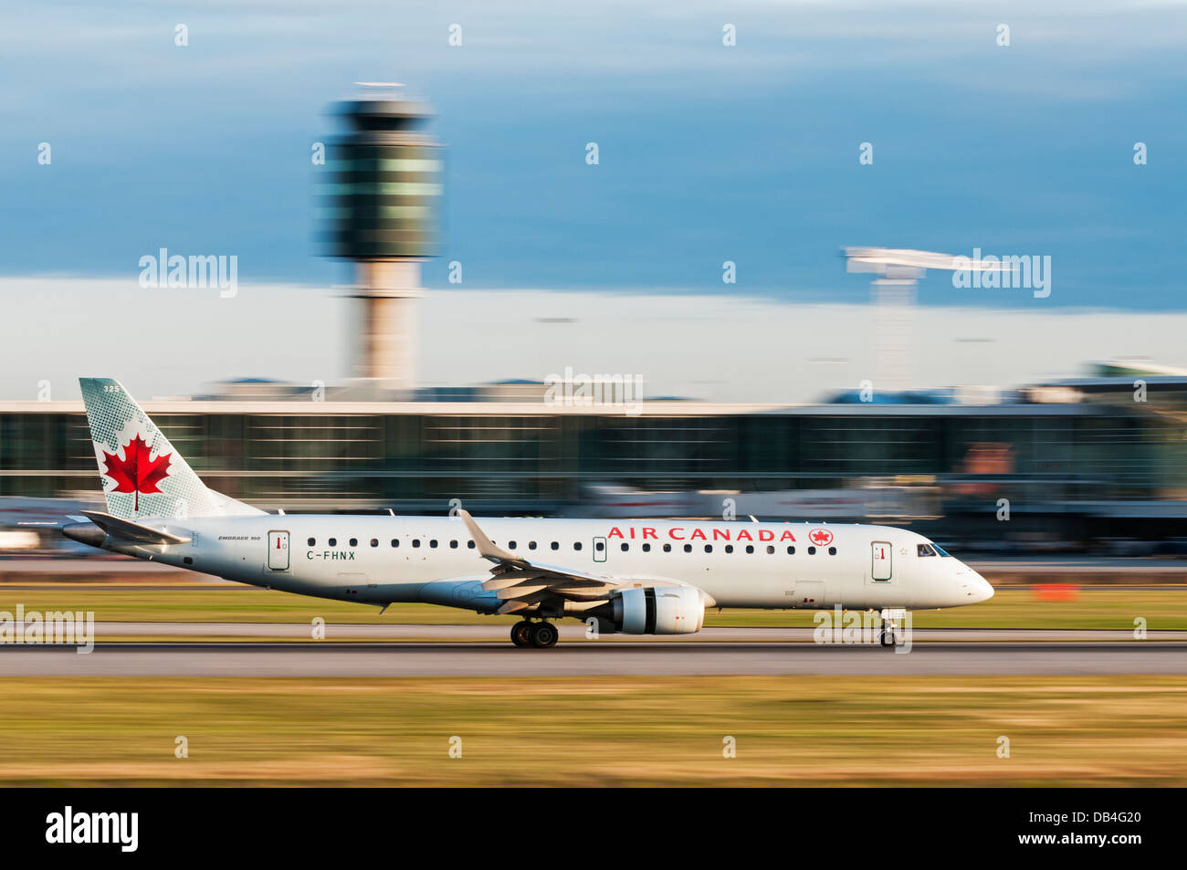 Air Canada Embraer ERJ-190 narrow body jetliner landing at Vancouver ...