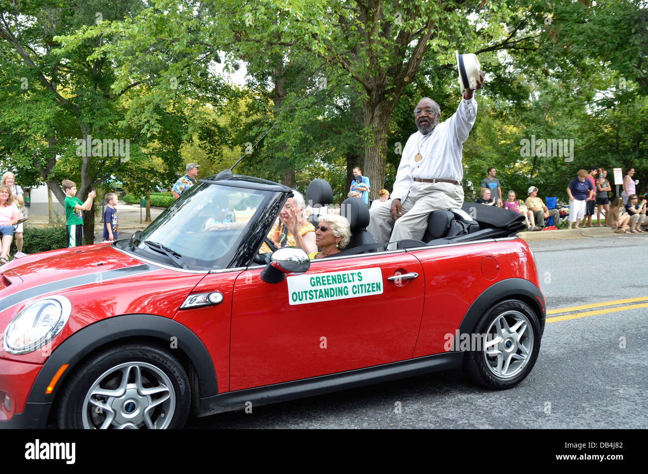 Waves to crowd waving to crowd hi-res stock photography and images - Alamy