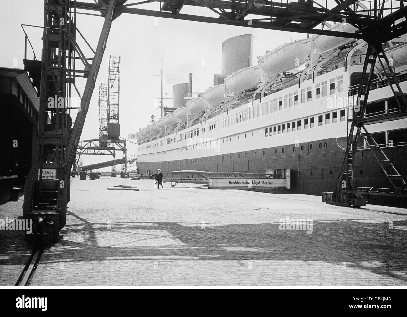 transport / transportation, passenger ship, "Bremen" at Kolumbus Quai ...
