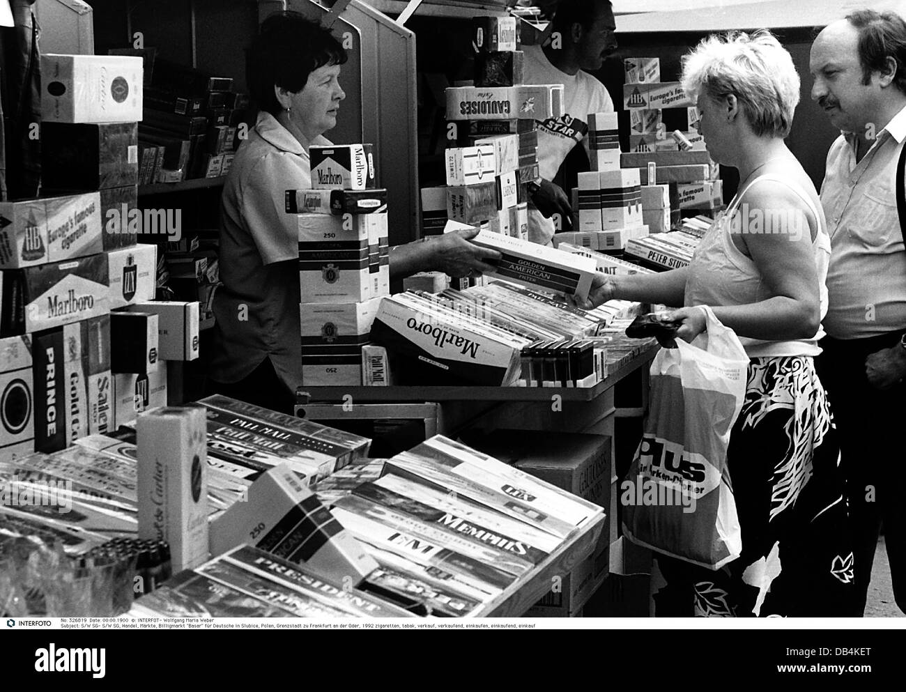 trade, markets, "bazar" for Germans in Slubice, Poland, 1992 ...