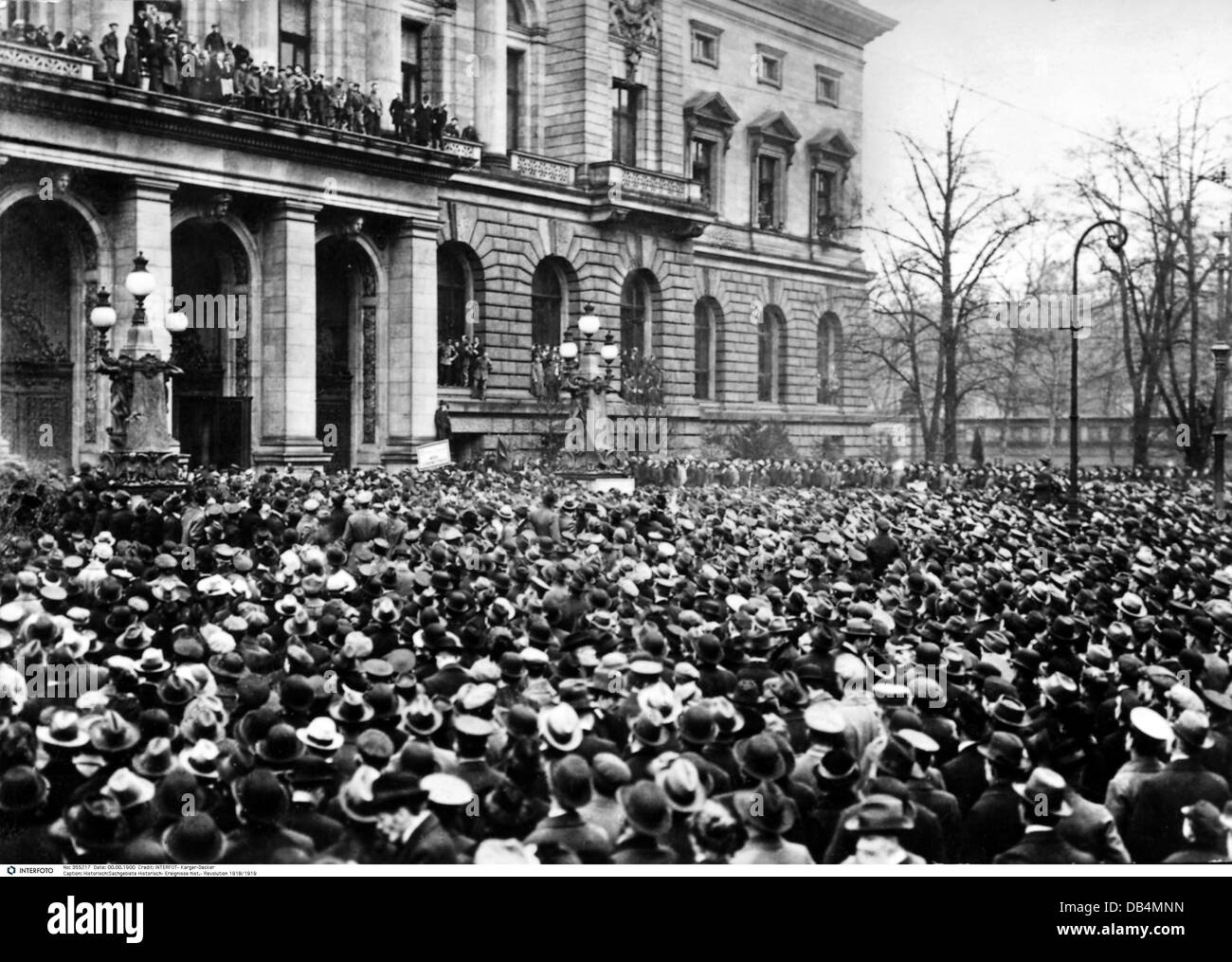 German evolution of 1918/1919, communist demonstration in front of the ...