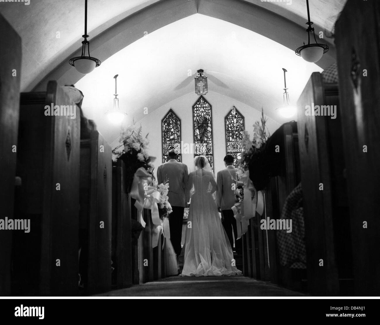 Couple at altar 1950s Black and White Stock Photos & Images - Alamy