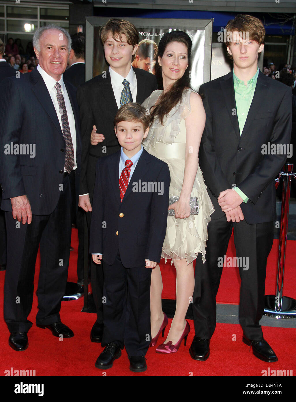 Sara Gruen and her family The World premiere of 'Water For Elephants ...