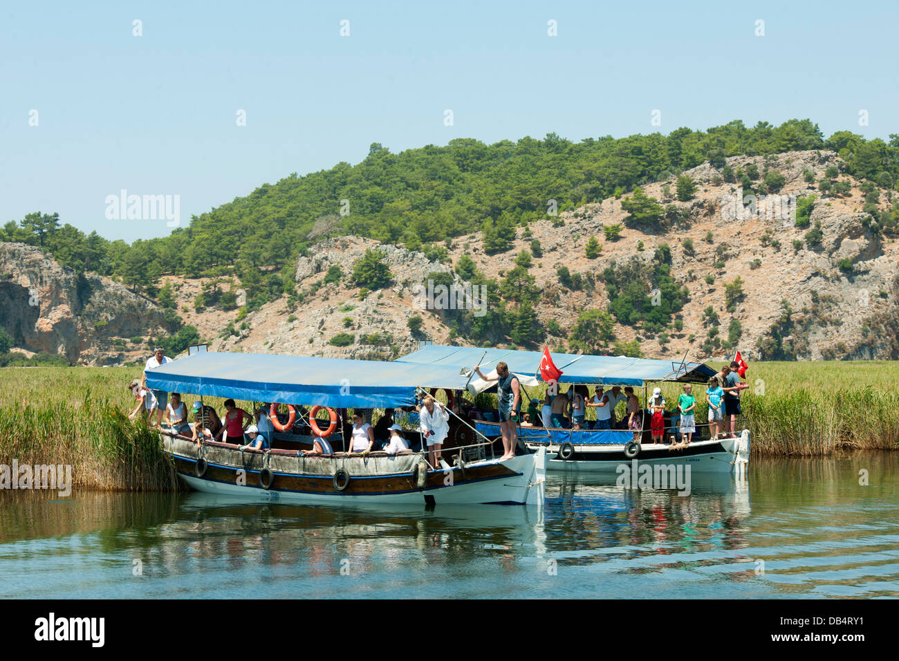 Türkei, Provinz Mugla, Dalyan, Ausflugsboote am Kanal Stock Photo - Alamy