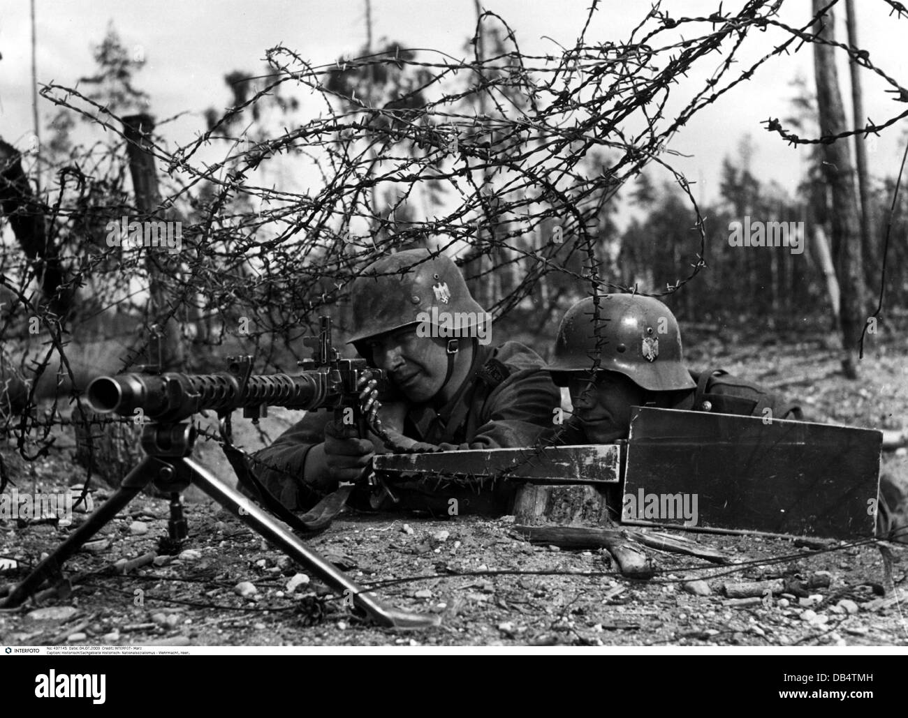 German soldiers with mg hi-res stock photography and images - Alamy