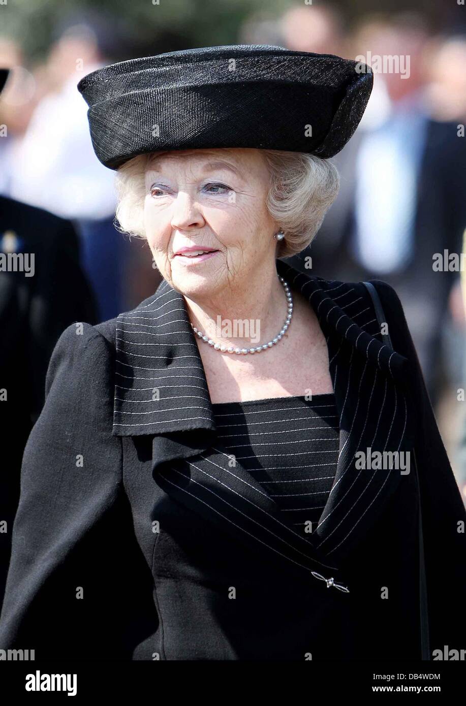 Queen Beatrix Queen Beatrix and Prince Willem-Alexander of the ...