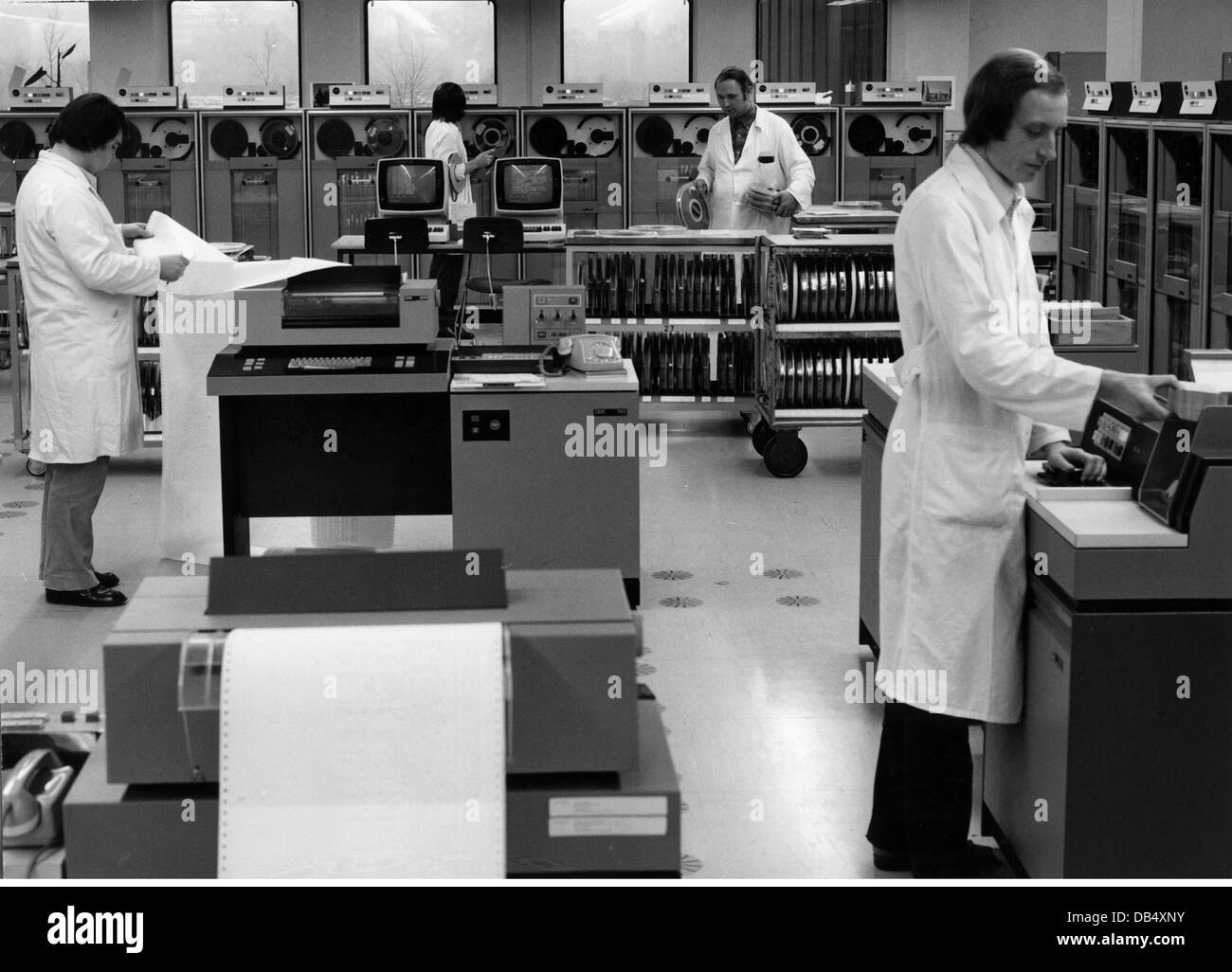 Computer 1970s hi-res stock photography and images - Alamy