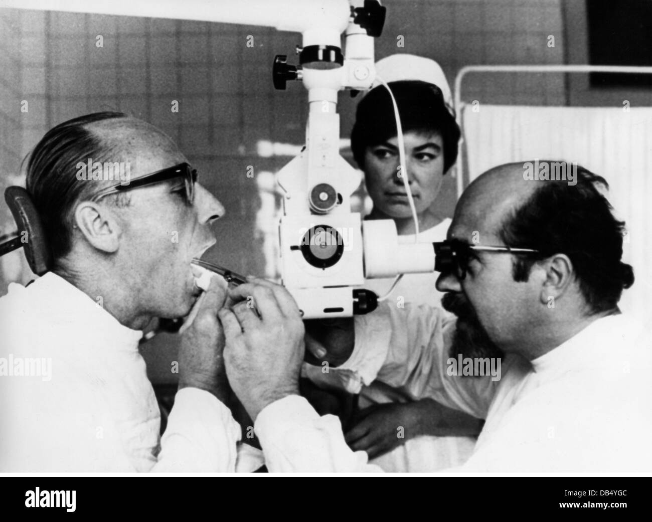 medicine, treatment, examiniation for early diagnosis of cancer, Dr ...