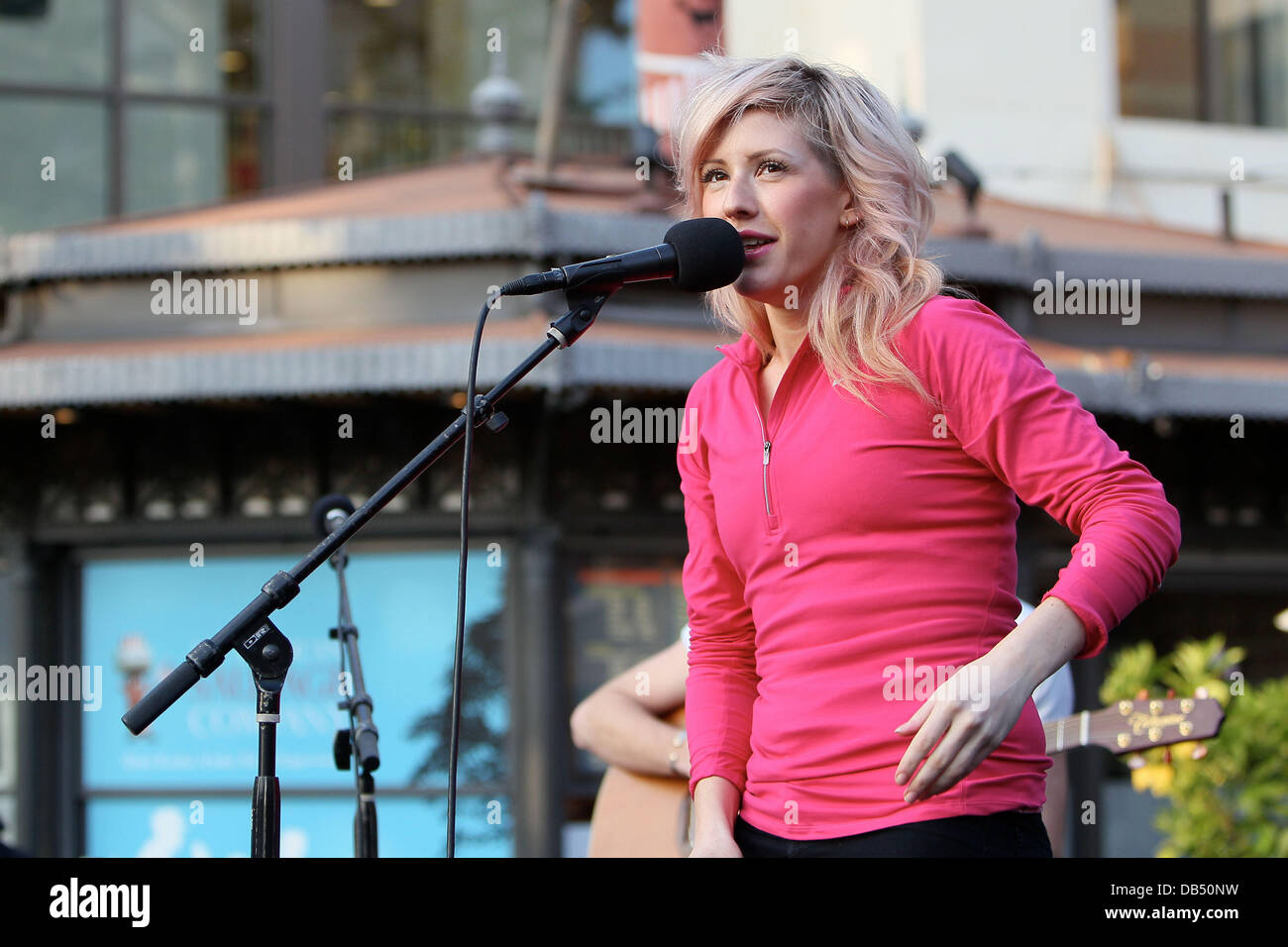 Ellie Goulding Perfoms An Acoustic Set For The Nike Event She Runs La