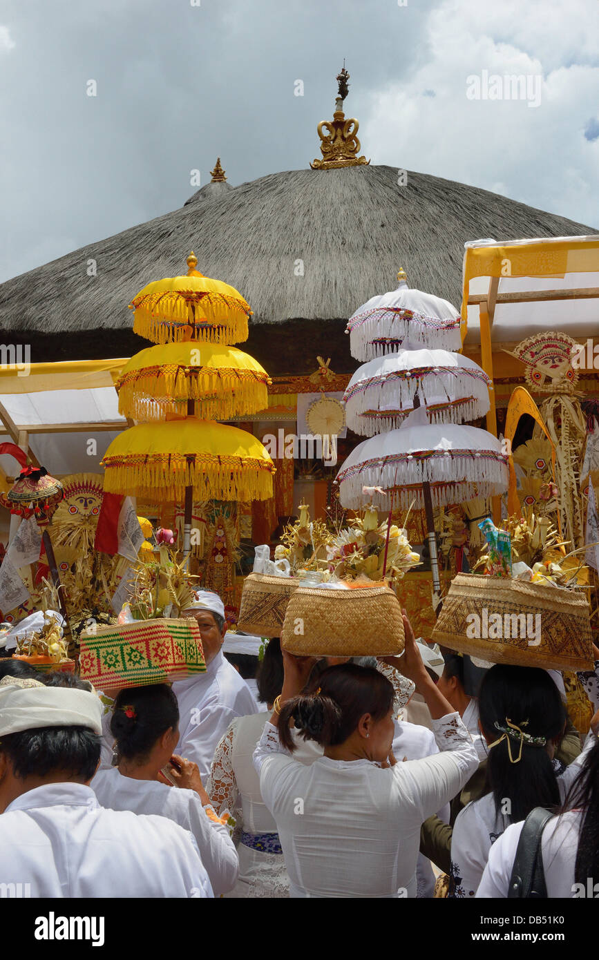 Bali temple ceremony hi-res stock photography and images - Alamy