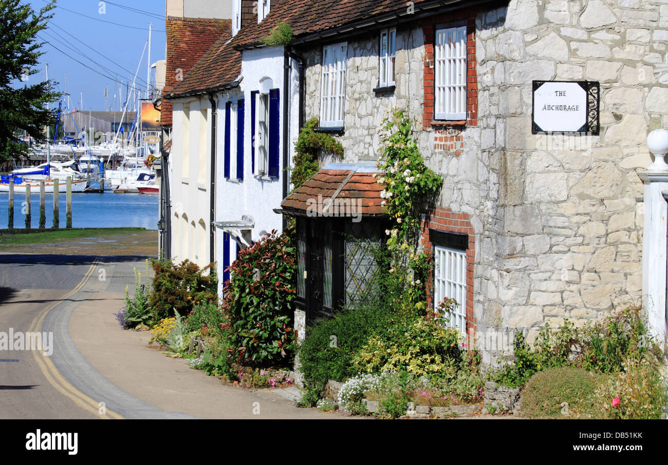 Fisherman cottages on the Hamble river Stock Photo - Alamy
