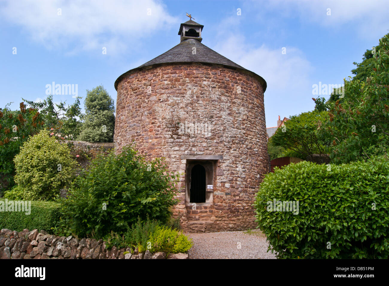Dove dovecot dovecote hi-res stock photography and images - Alamy