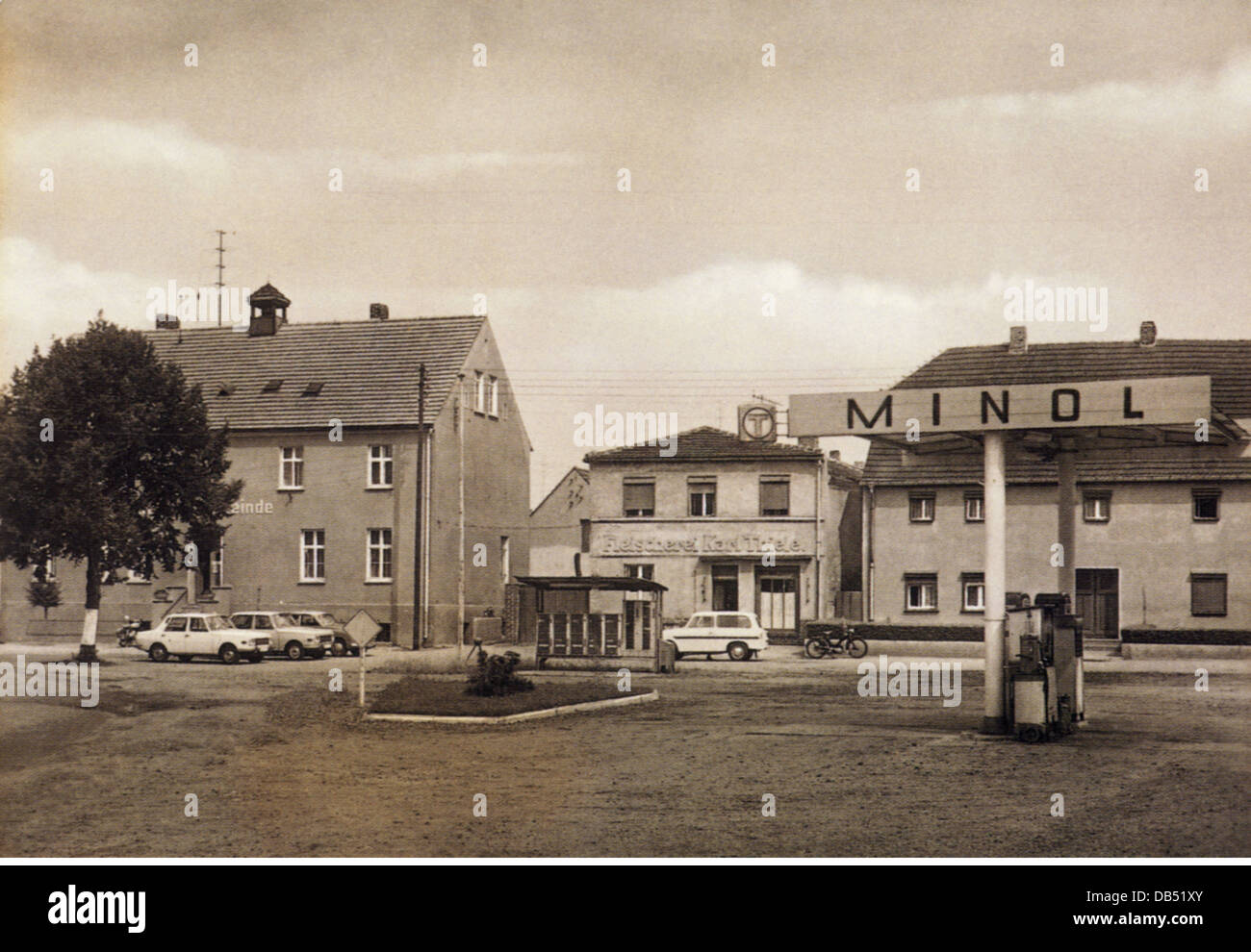 1960s petrol station hi-res stock photography and images - Alamy