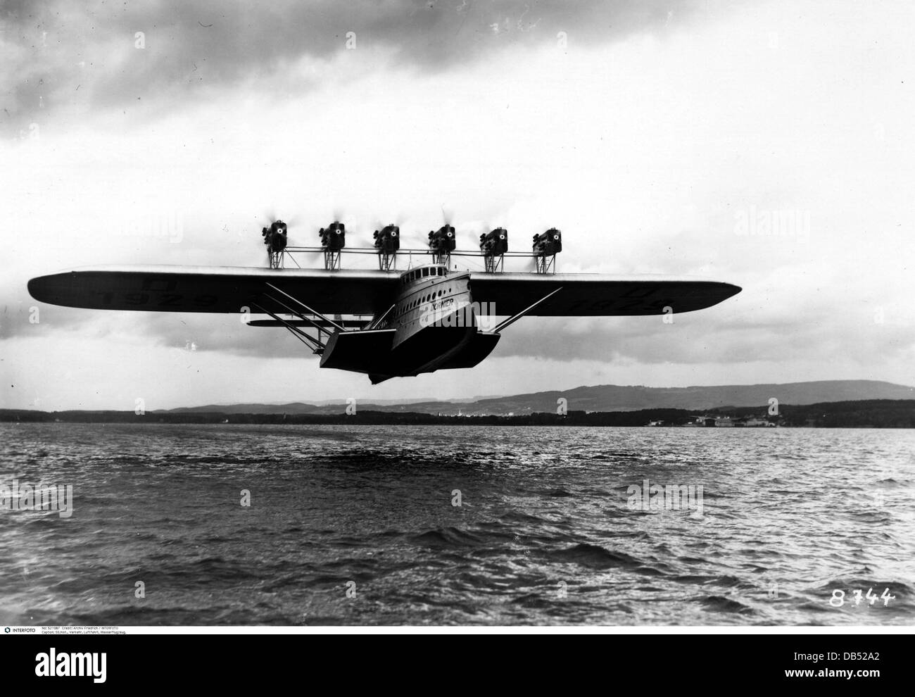 Seaplane 1920s hi-res stock photography and images - Alamy