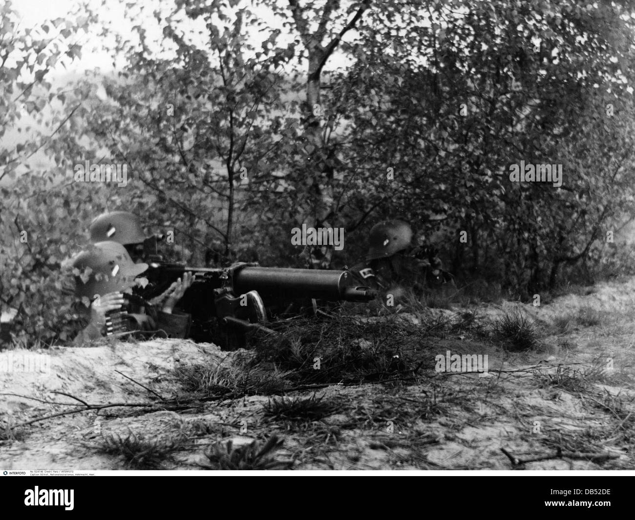 Wehrmacht army soldiers with machine gun hi-res stock photography and ...