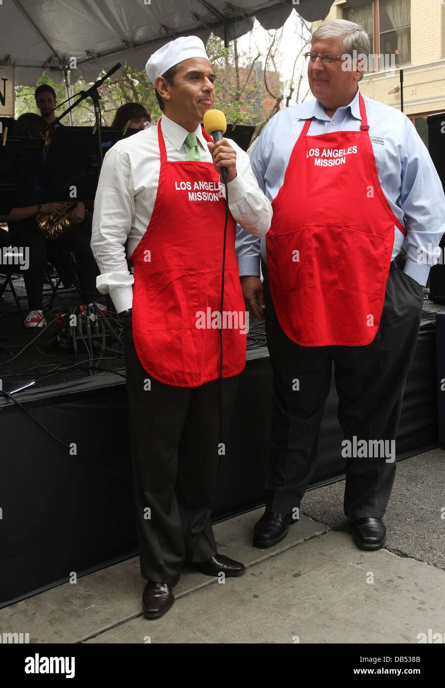 Los Angeles Mayor Antonia Villaraigosa Los Angeles Mission Easter for ...
