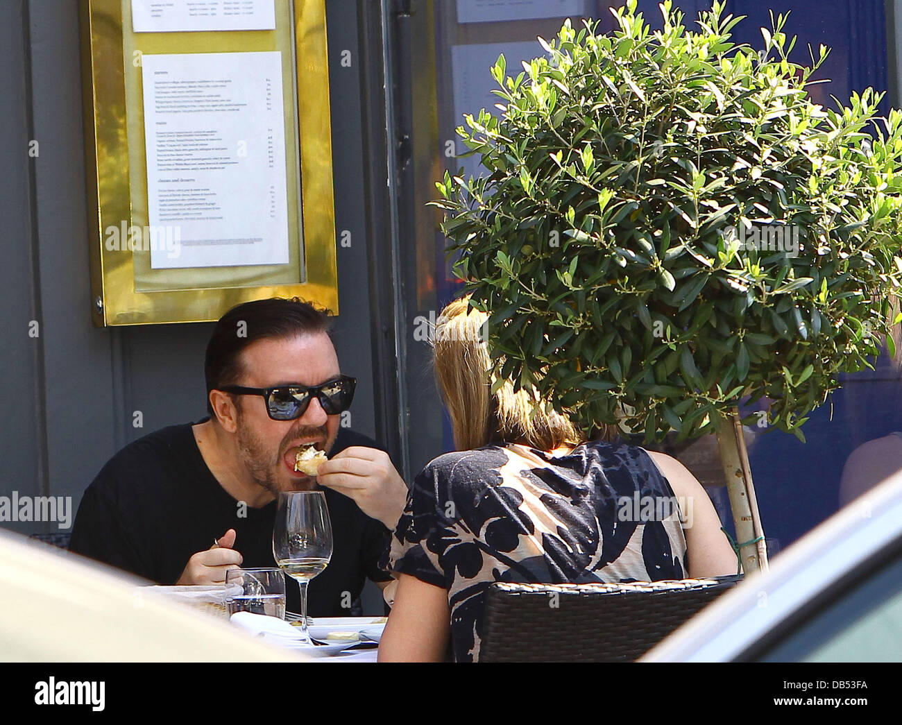 Ricky gervais girlfriend jane fallon hi-res stock photography and ...