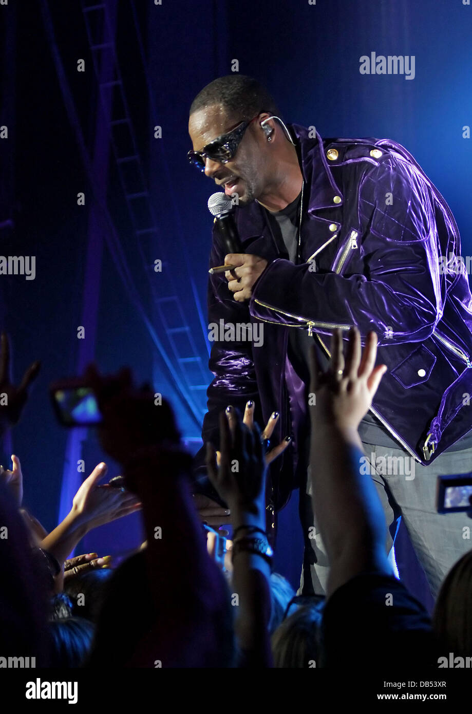 R Kelly performing at Manchester O2 Apollo Theatre Manchester, England ...