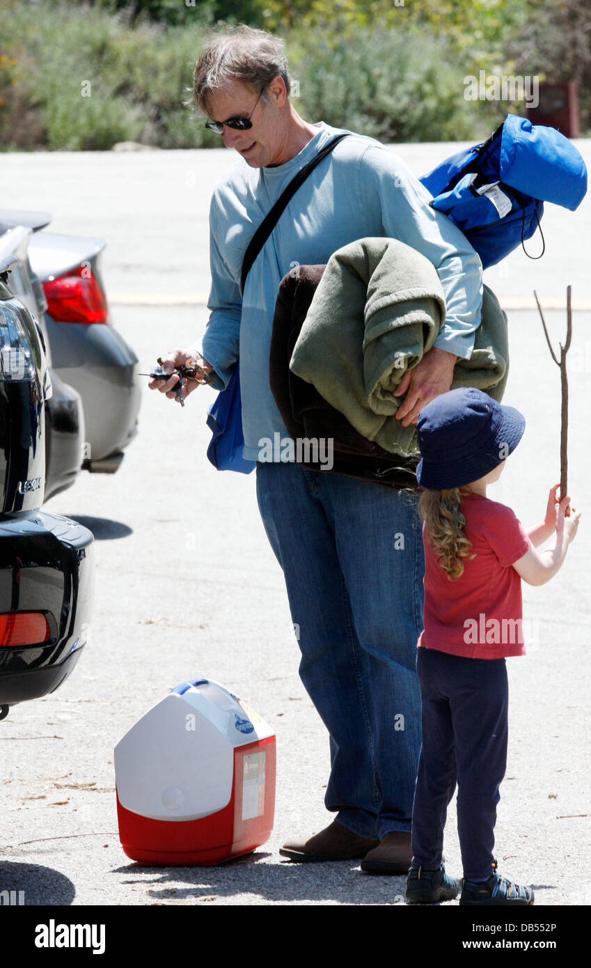Tom Mahoney and his daughter go for a family picnic at the Temescal ...