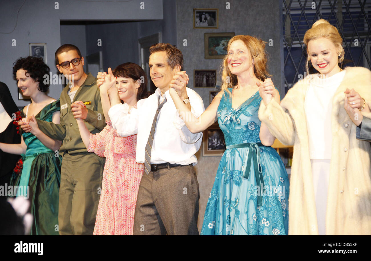 Halley Feiffer, Christopher Abbott, Jennifer Jason Leigh, Ben Stiller ...