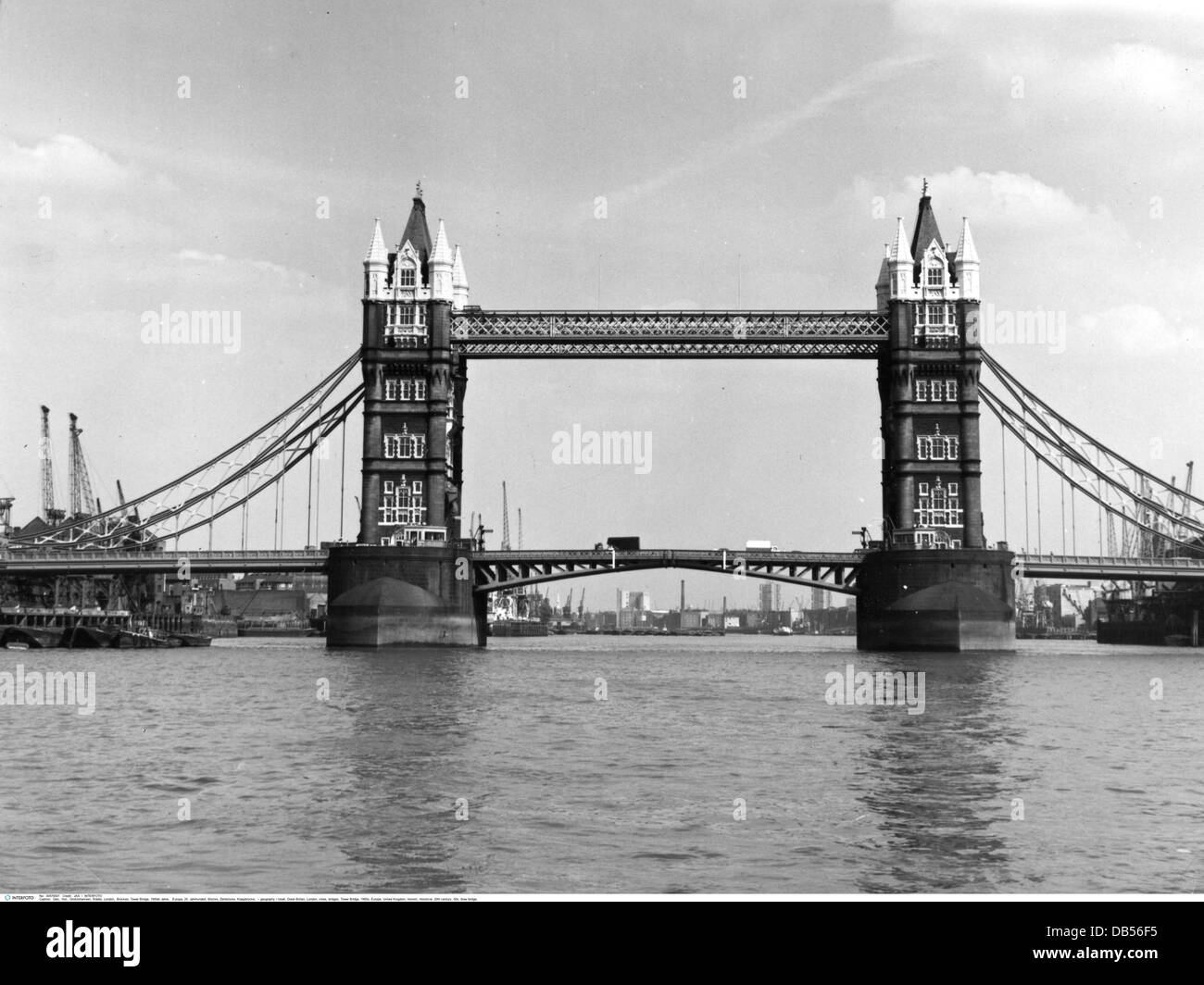 1950s london bridge hi-res stock photography and images - Alamy