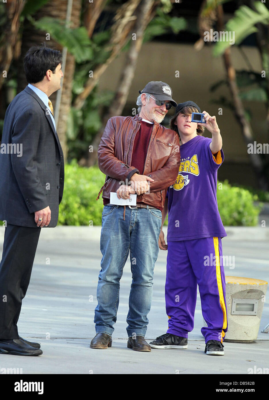 Steven Spielberg arrives for Game 5 of the 2011 NBA Playoffs between ...