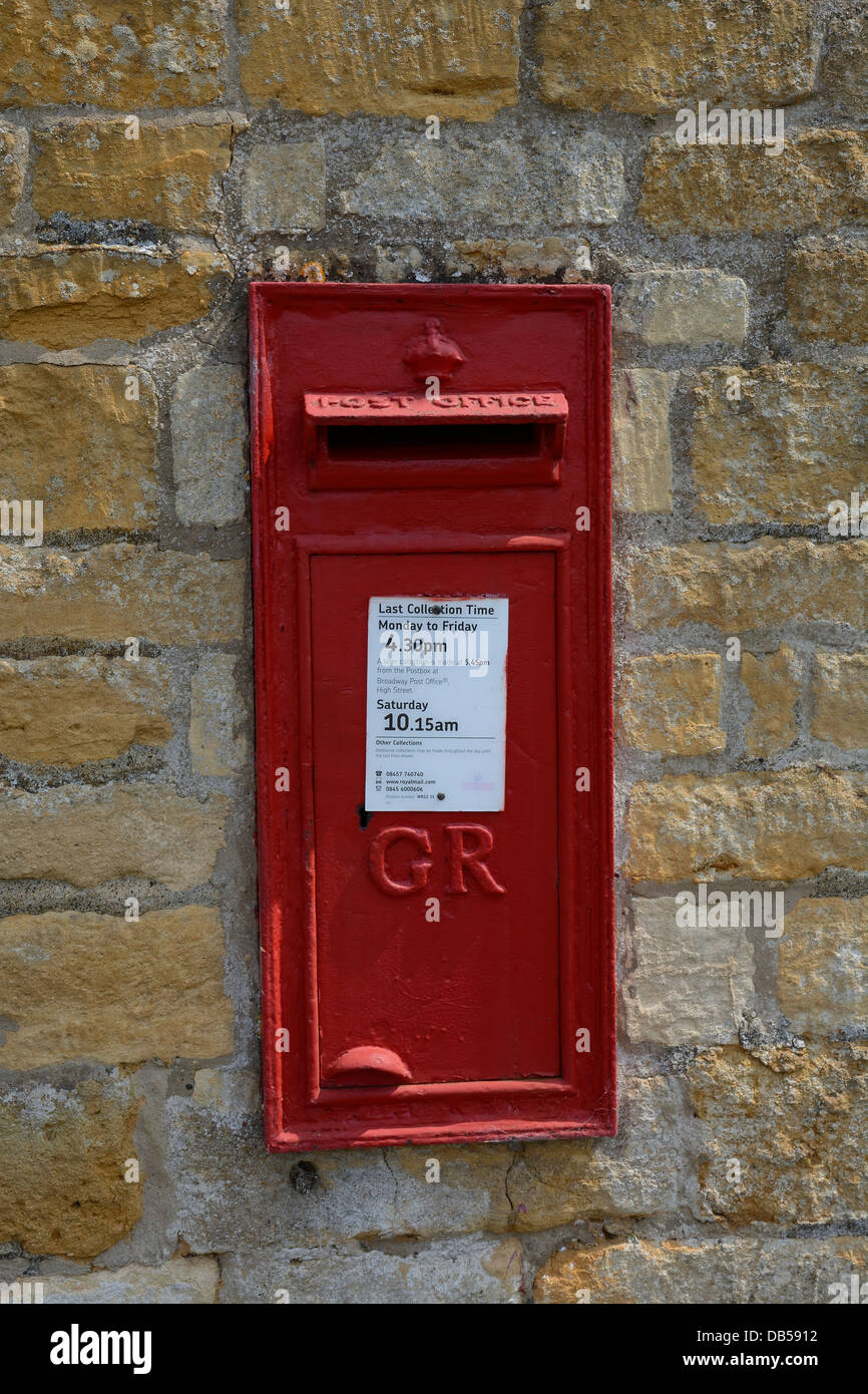 BRITISH POST BOX Stock Photo - Alamy