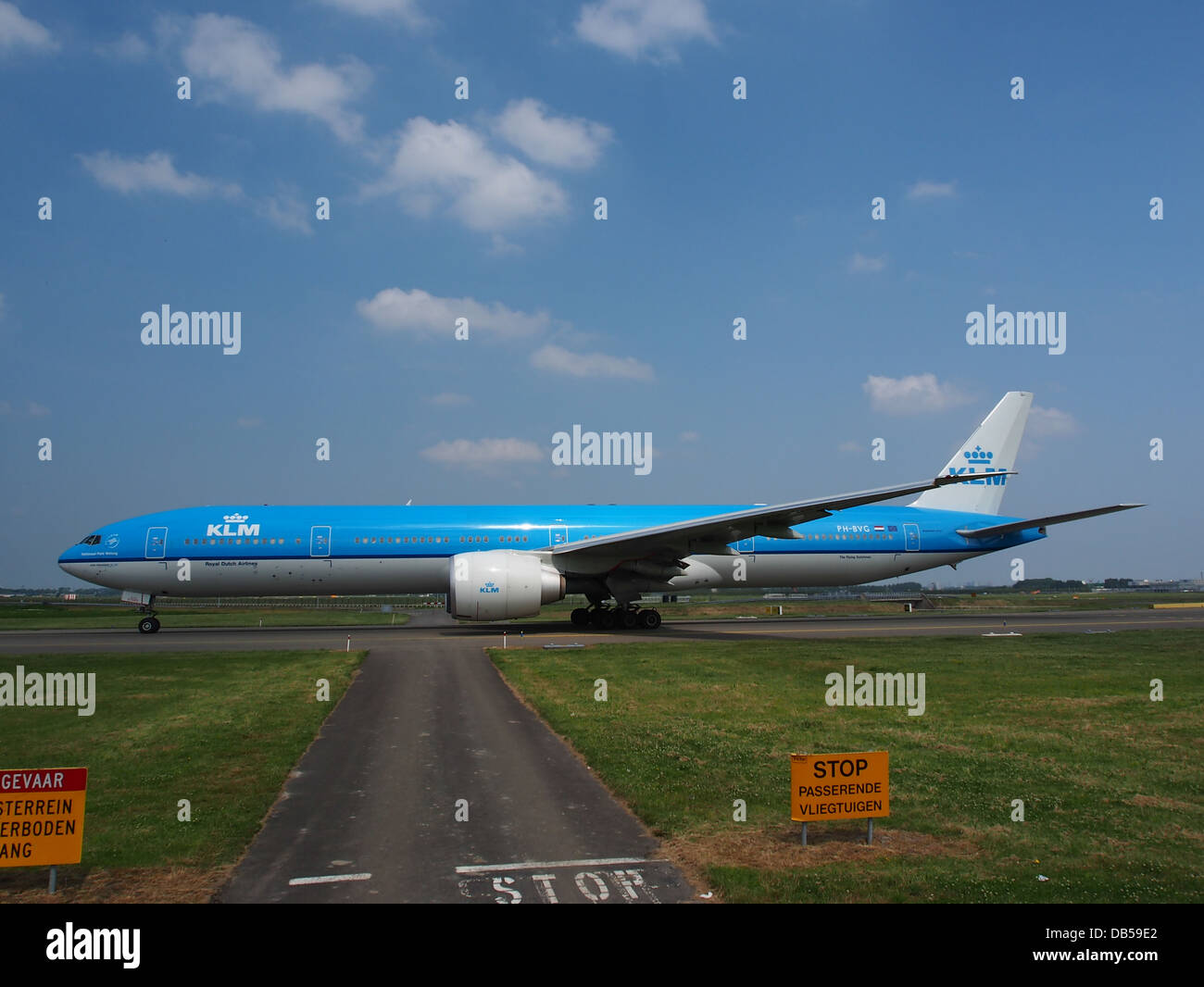 The Boeing 777-306(ER) is a long-range, wide-body airliner operated by ...