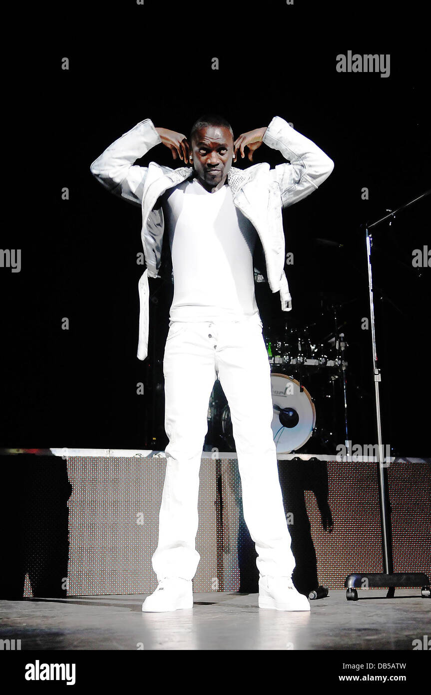 R&B artist, Akon, performing during Usher's 'OMG Tour' at BankAtlantic ...