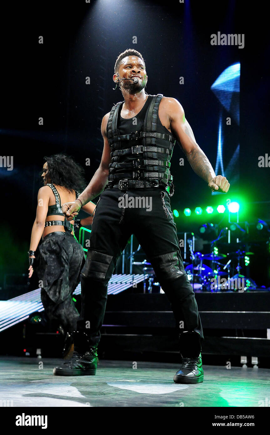 R&B artist Usher, performing on his 'OMG Tour' at BankAtlantic Center ...