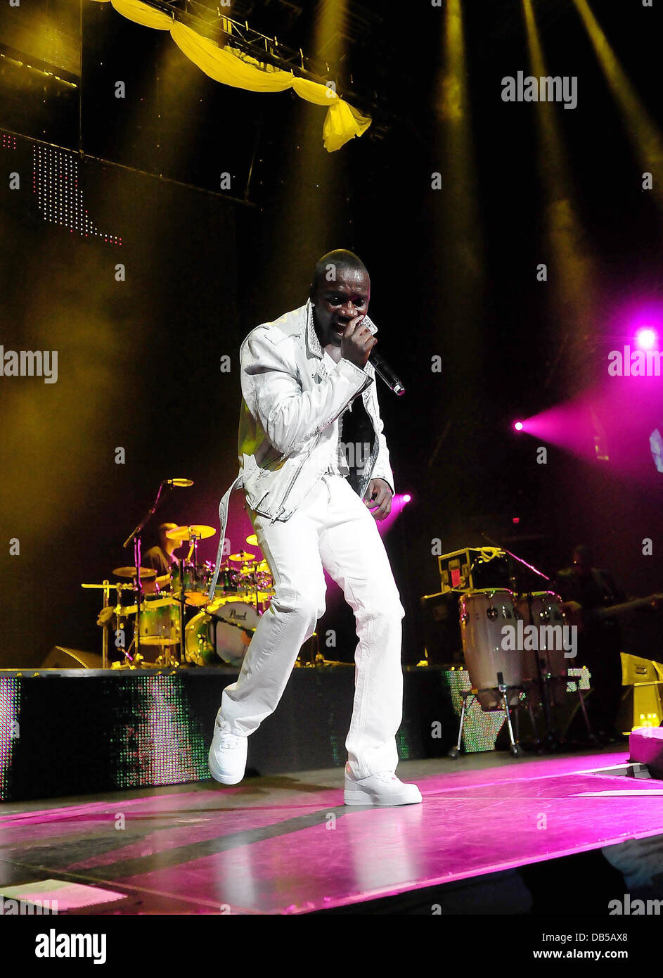 R&B artist, Akon, performing during Usher's 'OMG Tour' at BankAtlantic ...