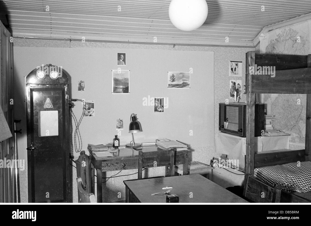 Wwii german radio room hi-res stock photography and images - Alamy