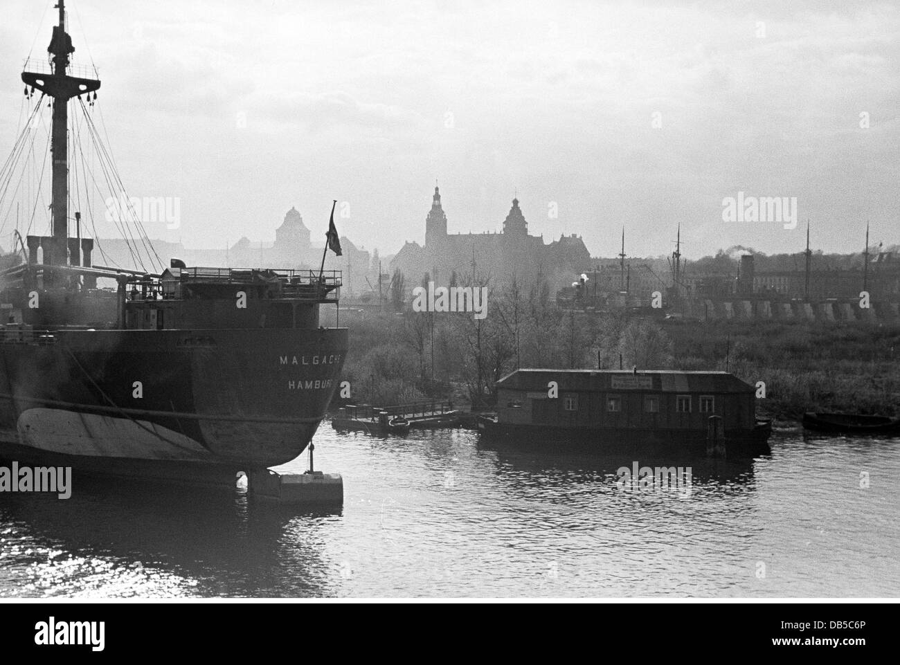 1940 ship hi-res stock photography and images - Alamy