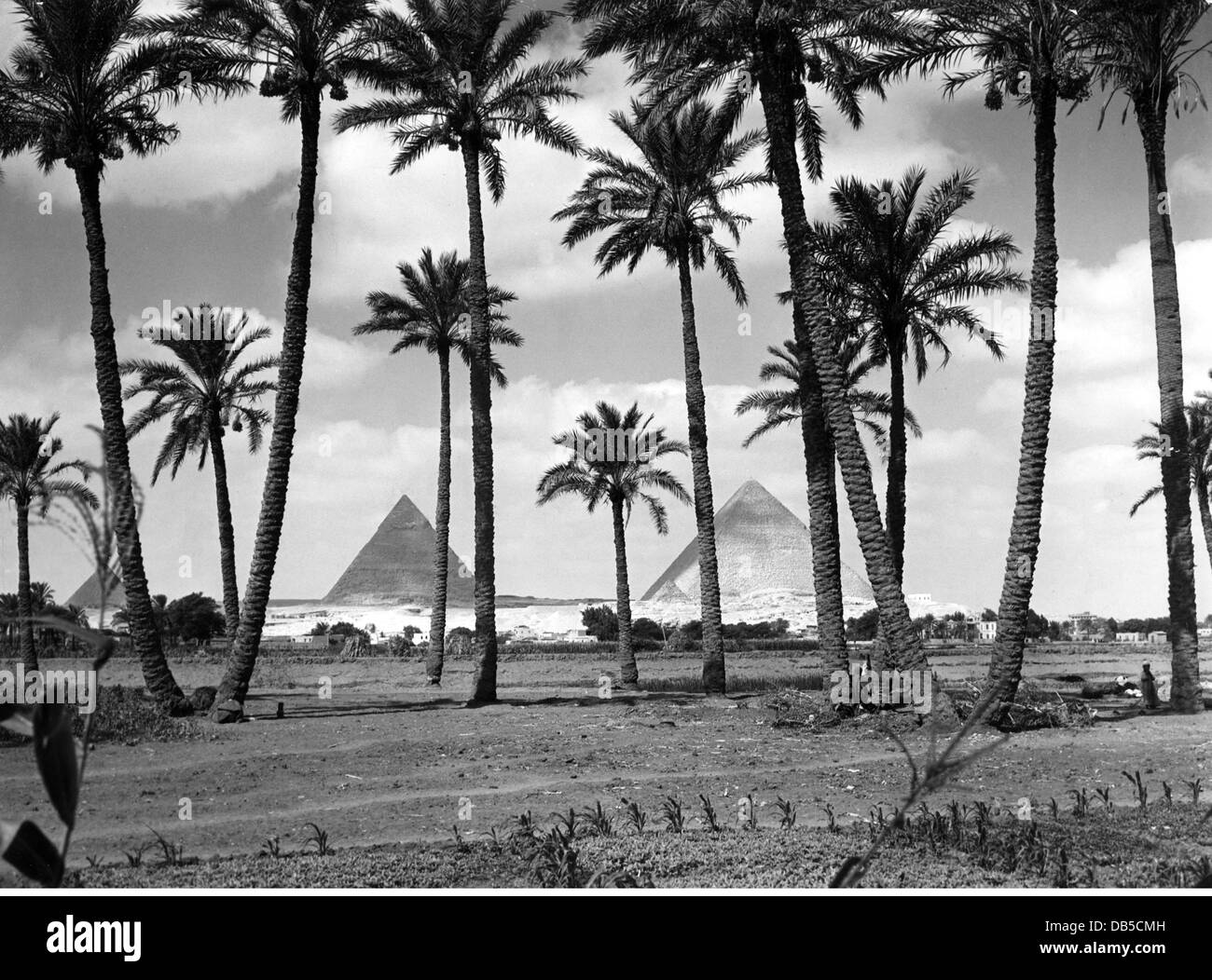 geography / travel, Egypt, Giza, buildings, pyramids, built during the ...