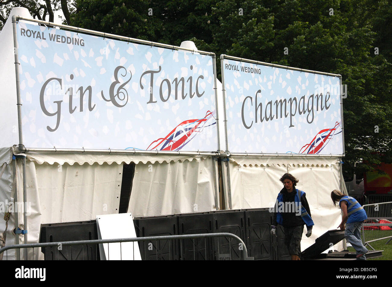 Hospitality tents incluse Gin and Tonic and Champagne stalls ...