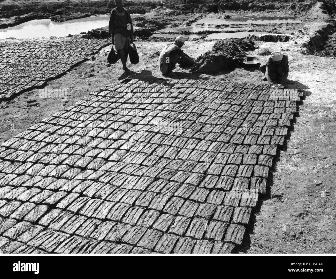 Mud bricks Black and White Stock Photos & Images - Alamy