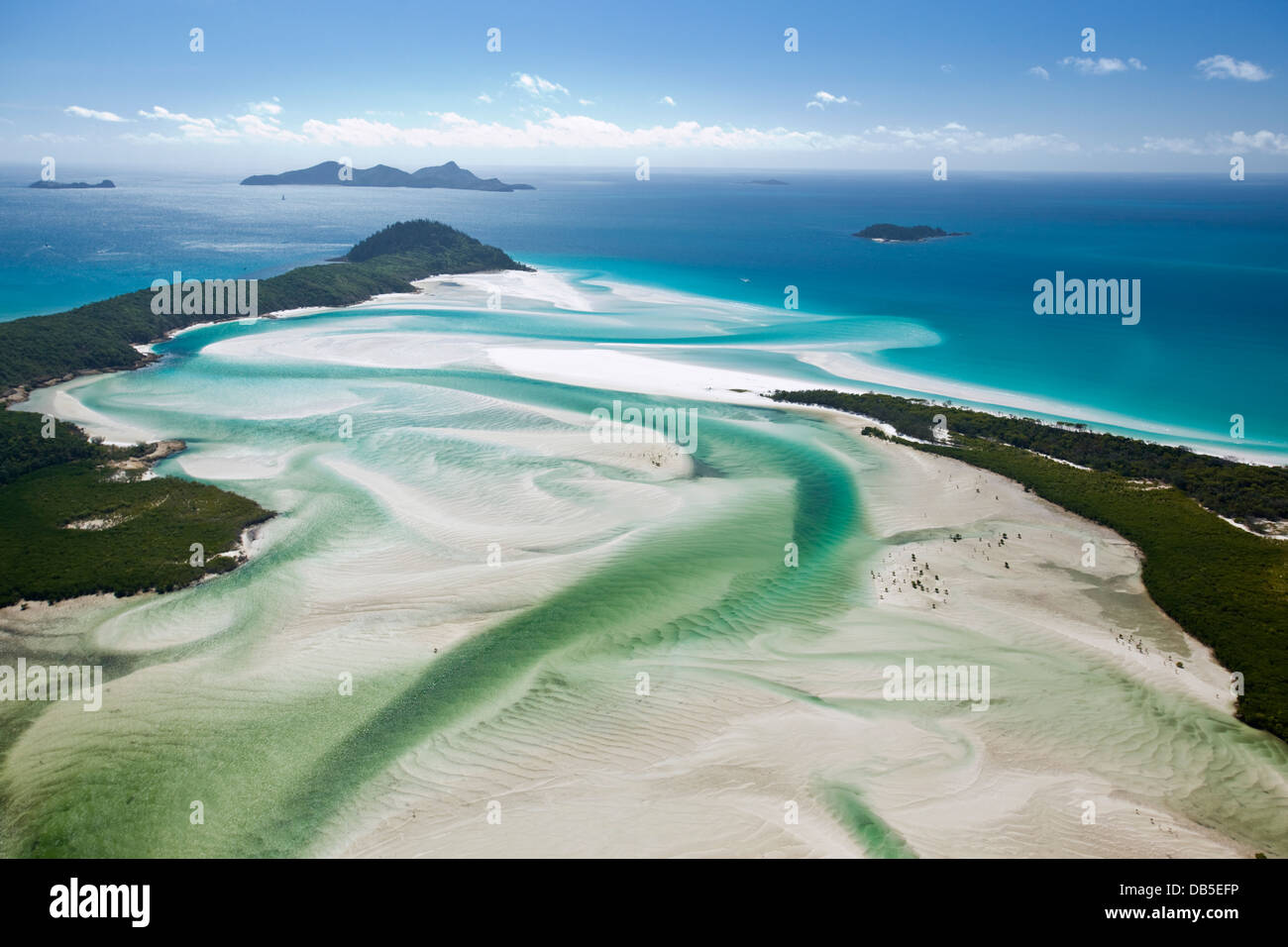 Aerial view of Hill Inlet running out to Coral Sea. Whitsunday Island ...