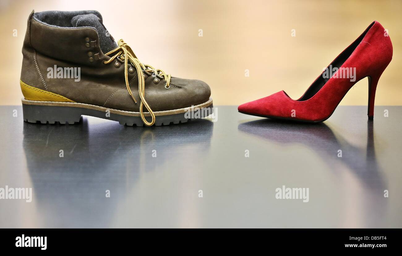 Leipzig, Germany. 24th July, 2013. A clunky male show is positioned ...