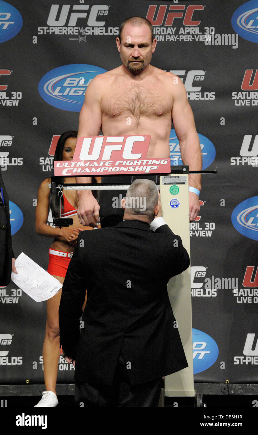 Vladimir Matyushenko Official weigh-ins for UFC 129: St-Pierre vs ...