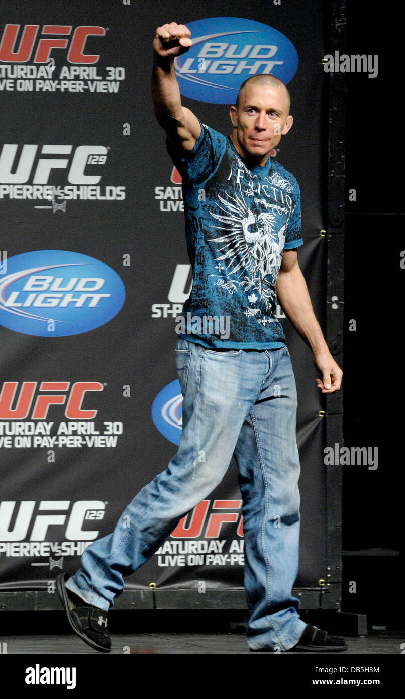 Official weigh ins hi-res stock photography and images - Alamy