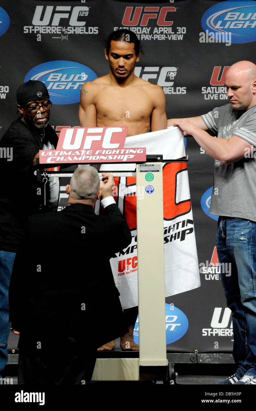 Ben Henderson Official weigh-ins for UFC 129: St-Pierre vs. Shields ...
