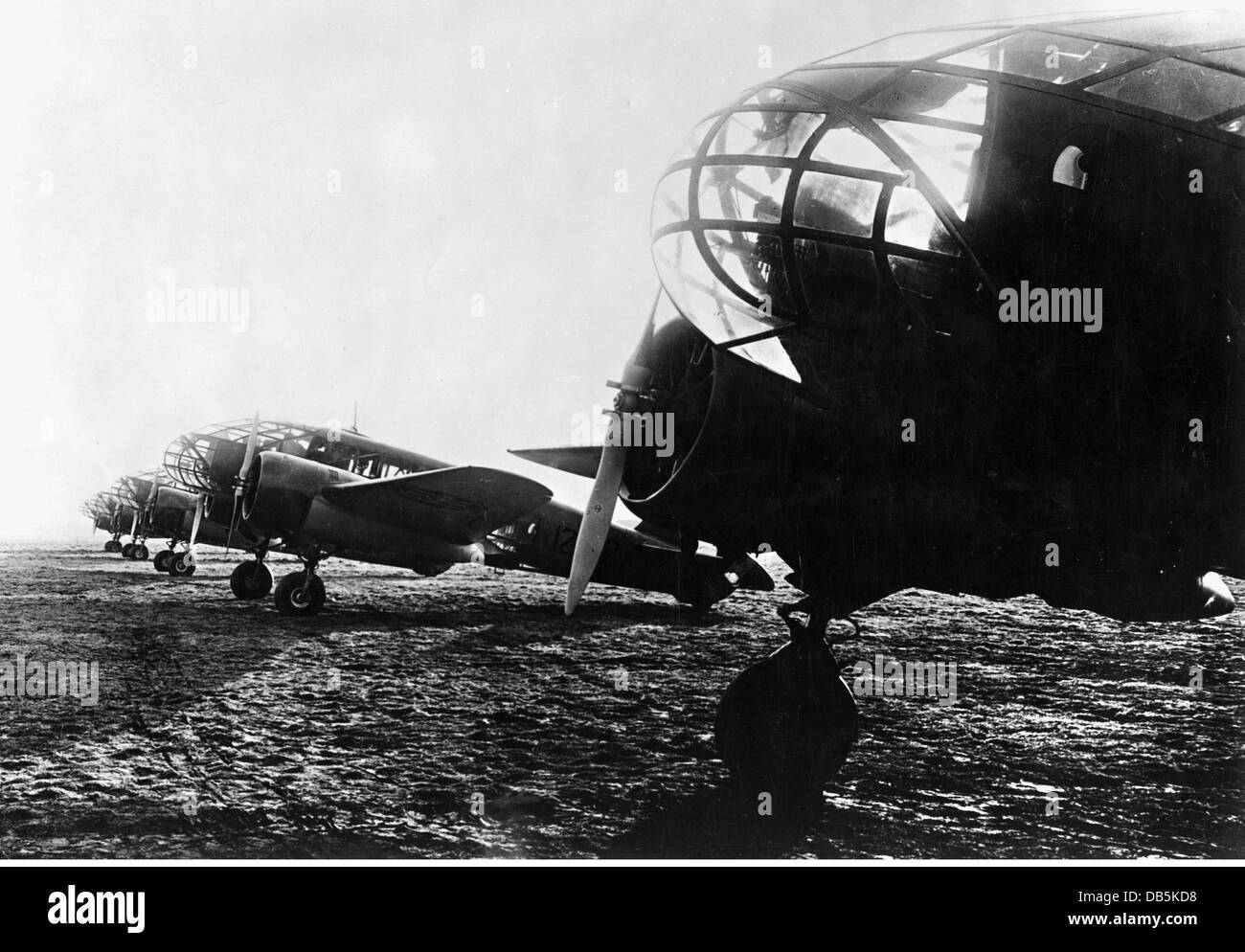 Aircraft of the 1930s 40s hi-res stock photography and images - Alamy