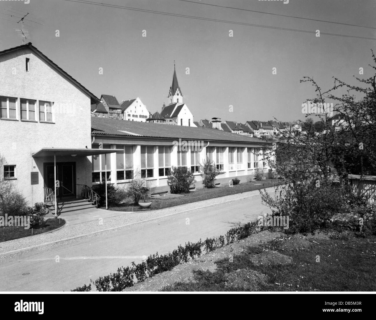 Factory exterior 1960s hi-res stock photography and images - Alamy