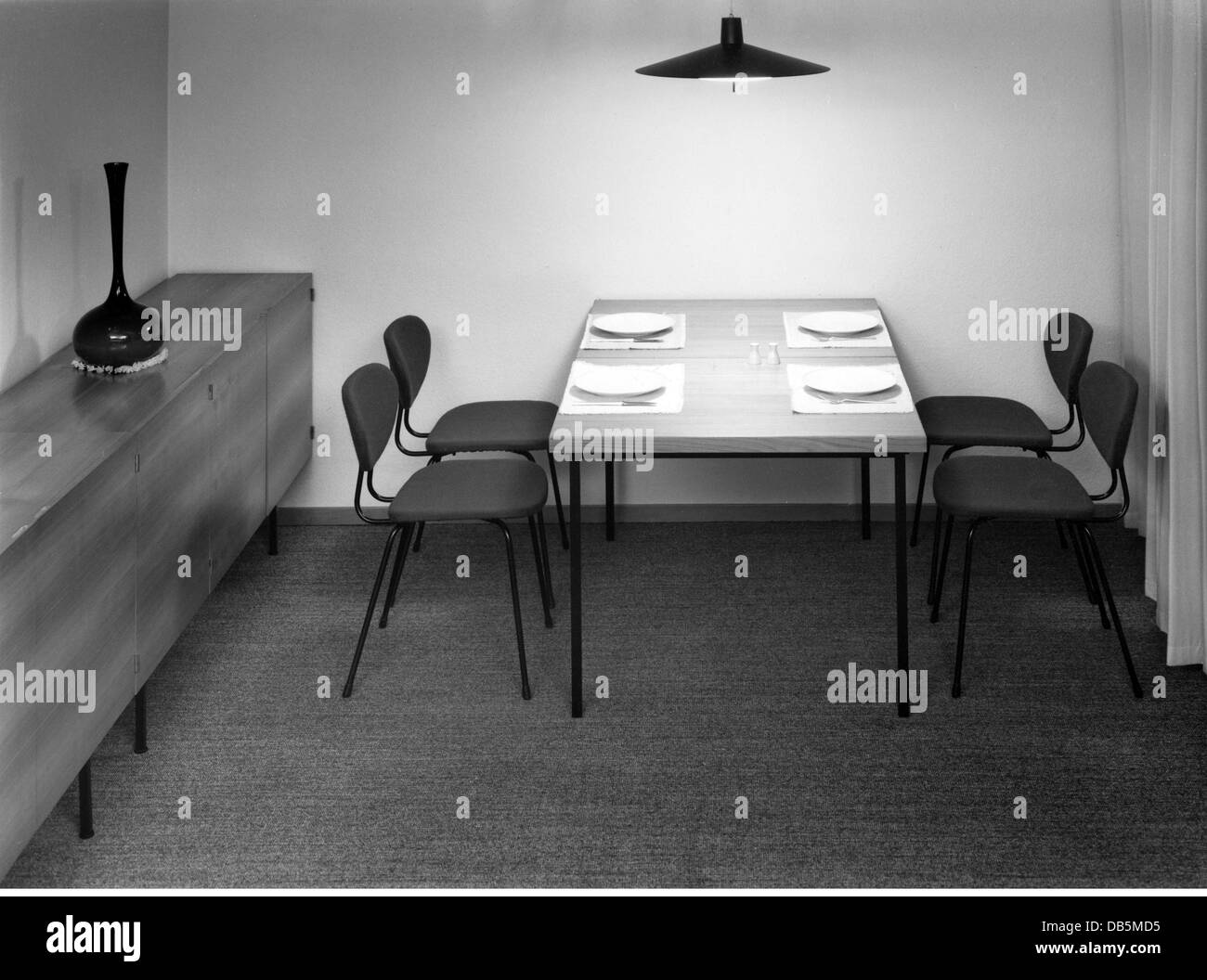 1950s dining table hi-res stock photography and images - Alamy