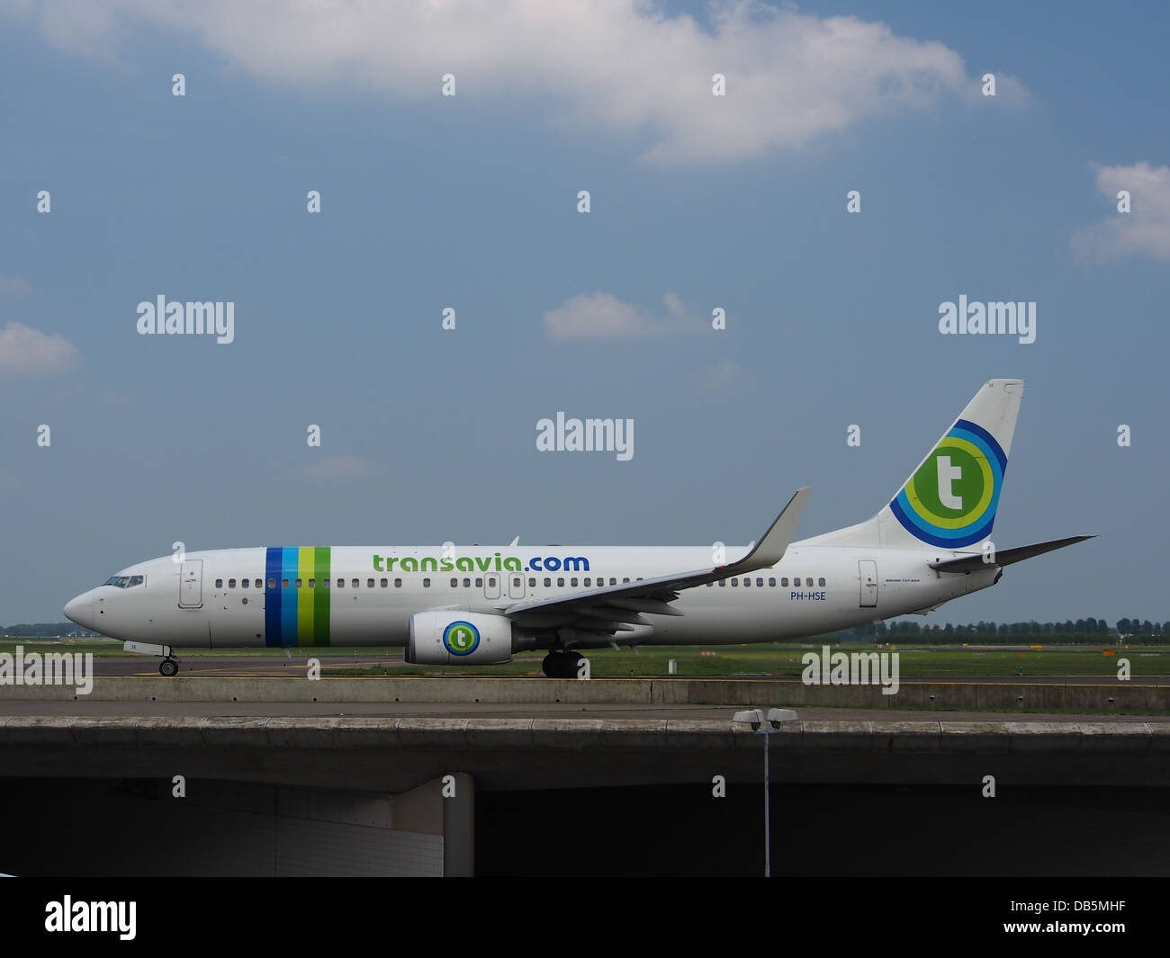 The PH-HSE Transavia Boeing 737-8K2(WL) is a modern airliner used for ...