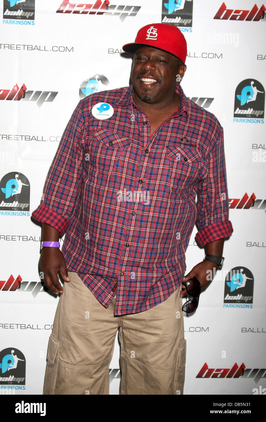 Cedric The Entertainer The 1st Annual Ball Up Celebrity Streetball Game ...